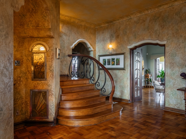 Gloria Heights: Eclectic Retro Mansion in Muizenberg, CT