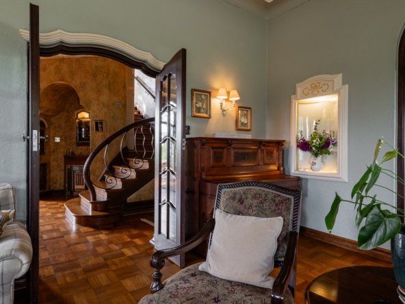 Gloria Heights: Eclectic Retro Mansion in Muizenberg, CT