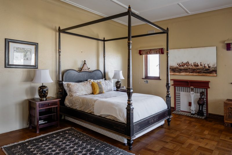 Gloria Heights: Eclectic Retro Mansion in Muizenberg, CT