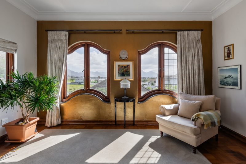 Gloria Heights: Eclectic Retro Mansion in Muizenberg, CT