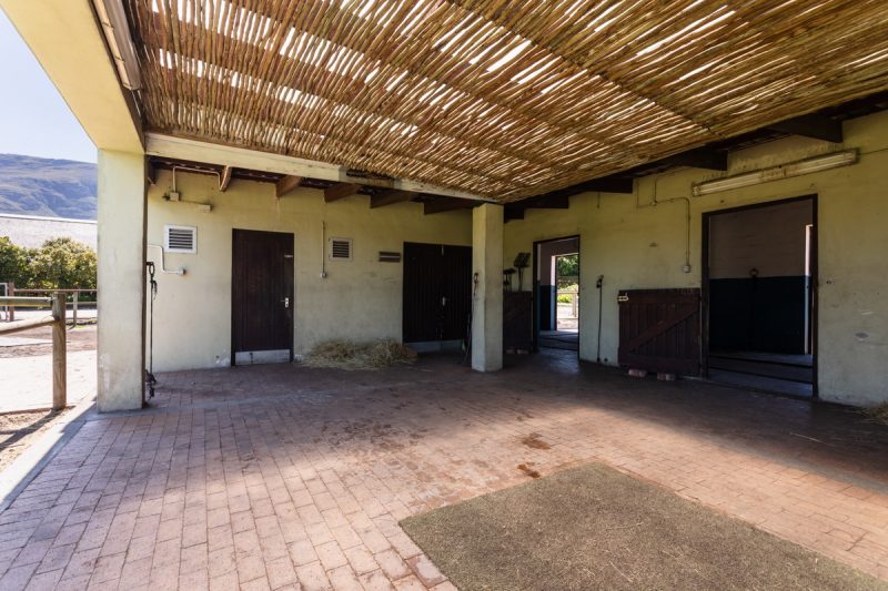 Rainbow Ranch: Eclectic Retro Home in Noordhoek, CT