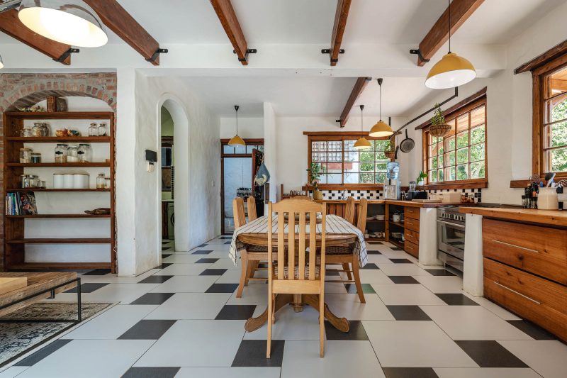 Sierra, Hout Bay - Eclectic and Retro Home for Film & Stills Shoots