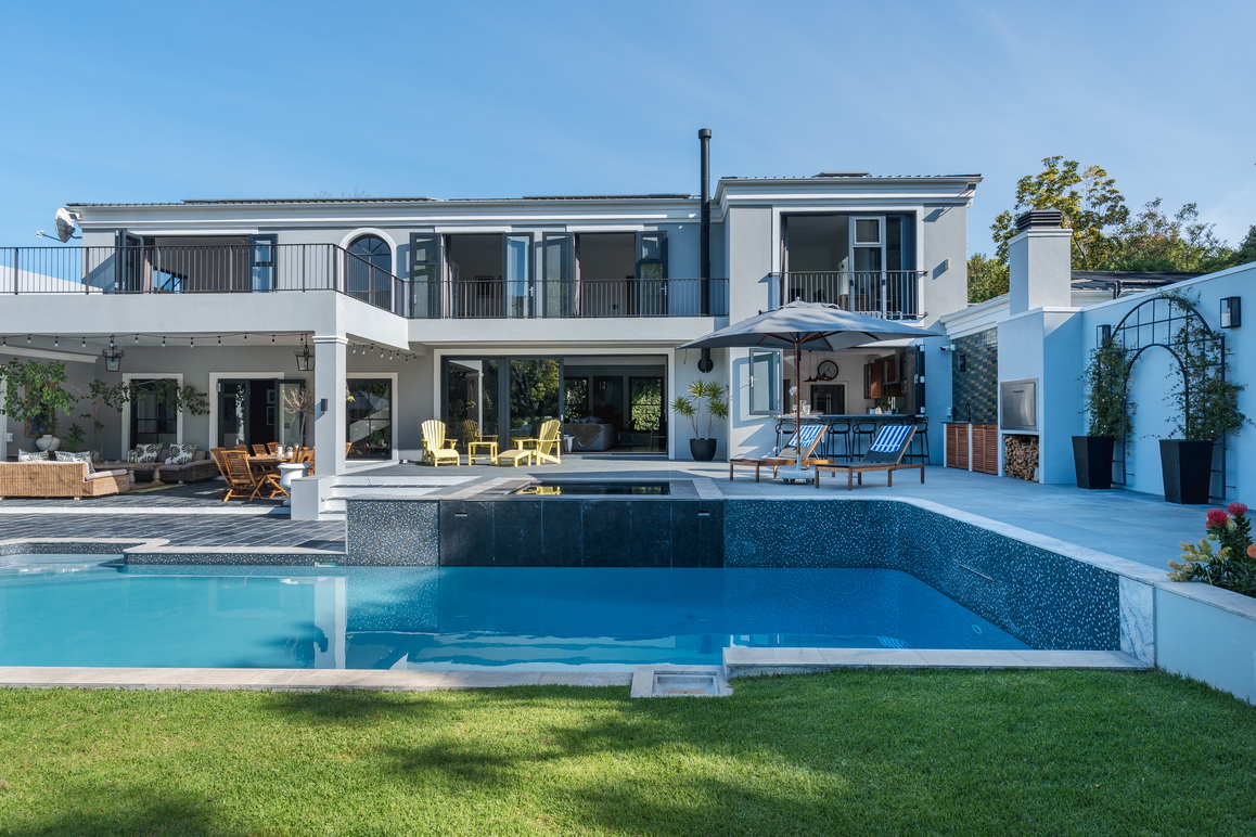 Uphill House: Modern Home with Pool & Wine Cellar in Constantia