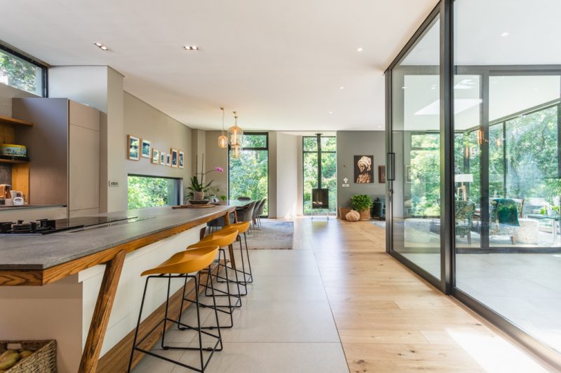 Forest Hideaway: Modern American-Style Home in Newlands, CT