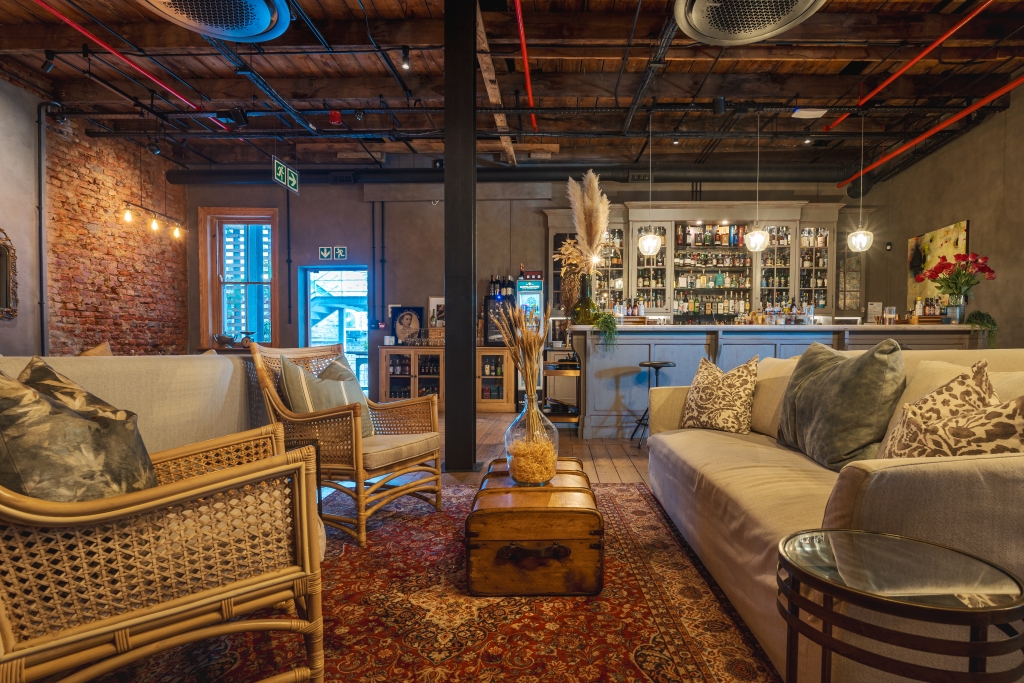 Queens Whiskey Lounge, V&A Waterfront - Amazing Spaces Locations